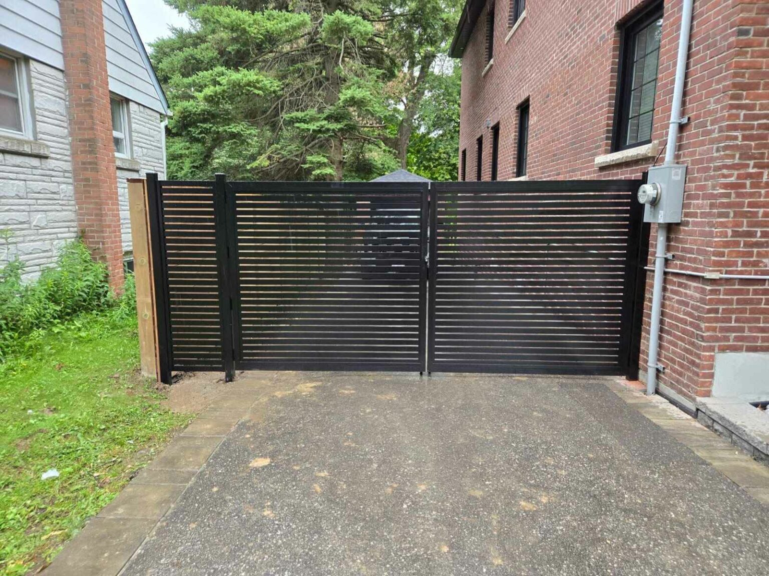 Aluminum Horizontal Slat Fence - Modern Fence Panels